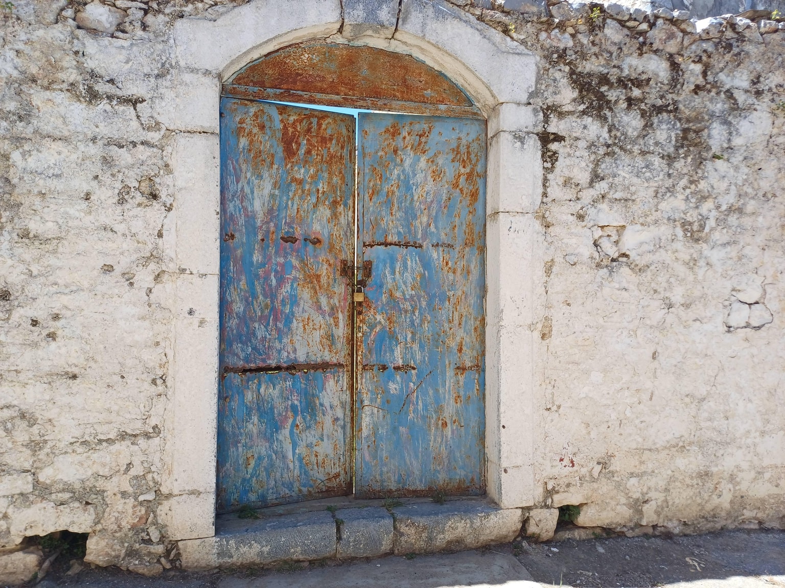 Mochos: A Unique Musical Tradition - Discover Crete