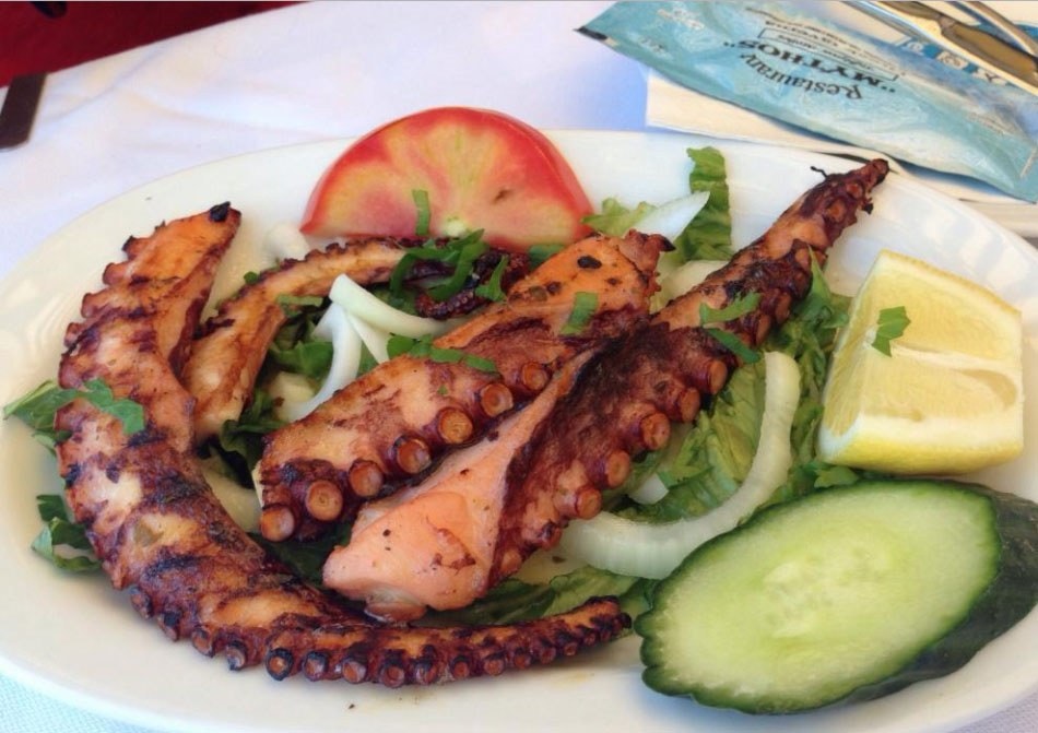 Mythos: Delightful seafood by the sea - Discover Crete